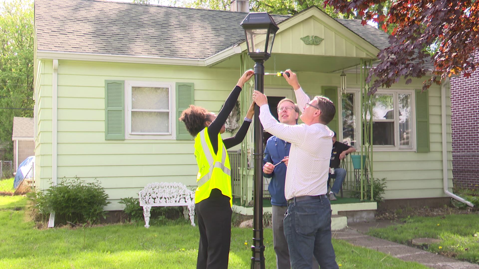 South Bend accepting applications for 2025 Lamppost Lighting Program