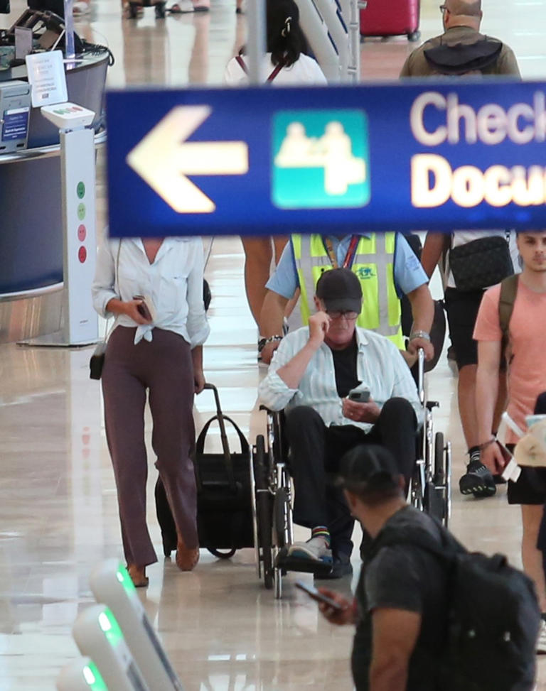 David Hasselhoff, 72, sparks concern in wheelchair at airport after ex ...
