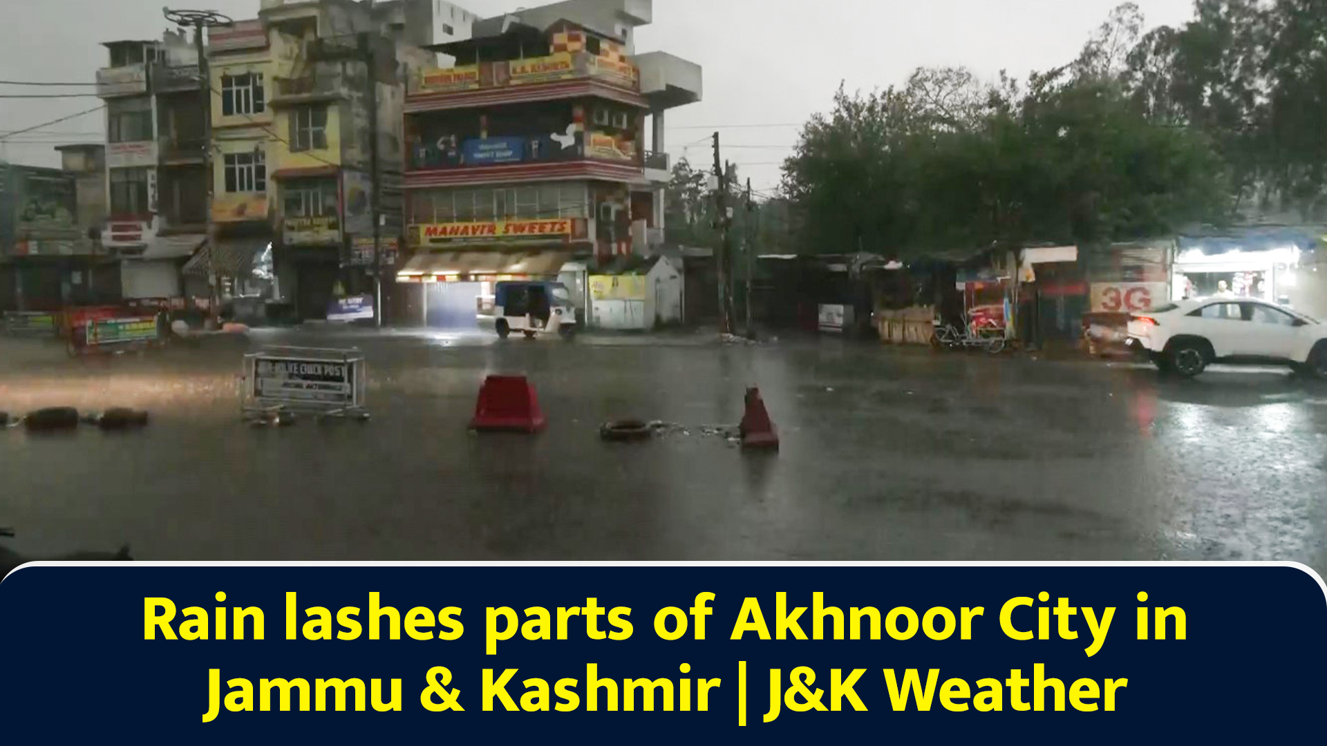 Rain lashes parts of Akhnoor City in Jammu and Kashmir | JandK Weather