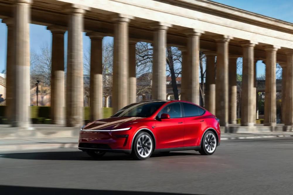 Καταρρέουν δραματικά οι πωλήσεις της Tesla στην Ευρώπη