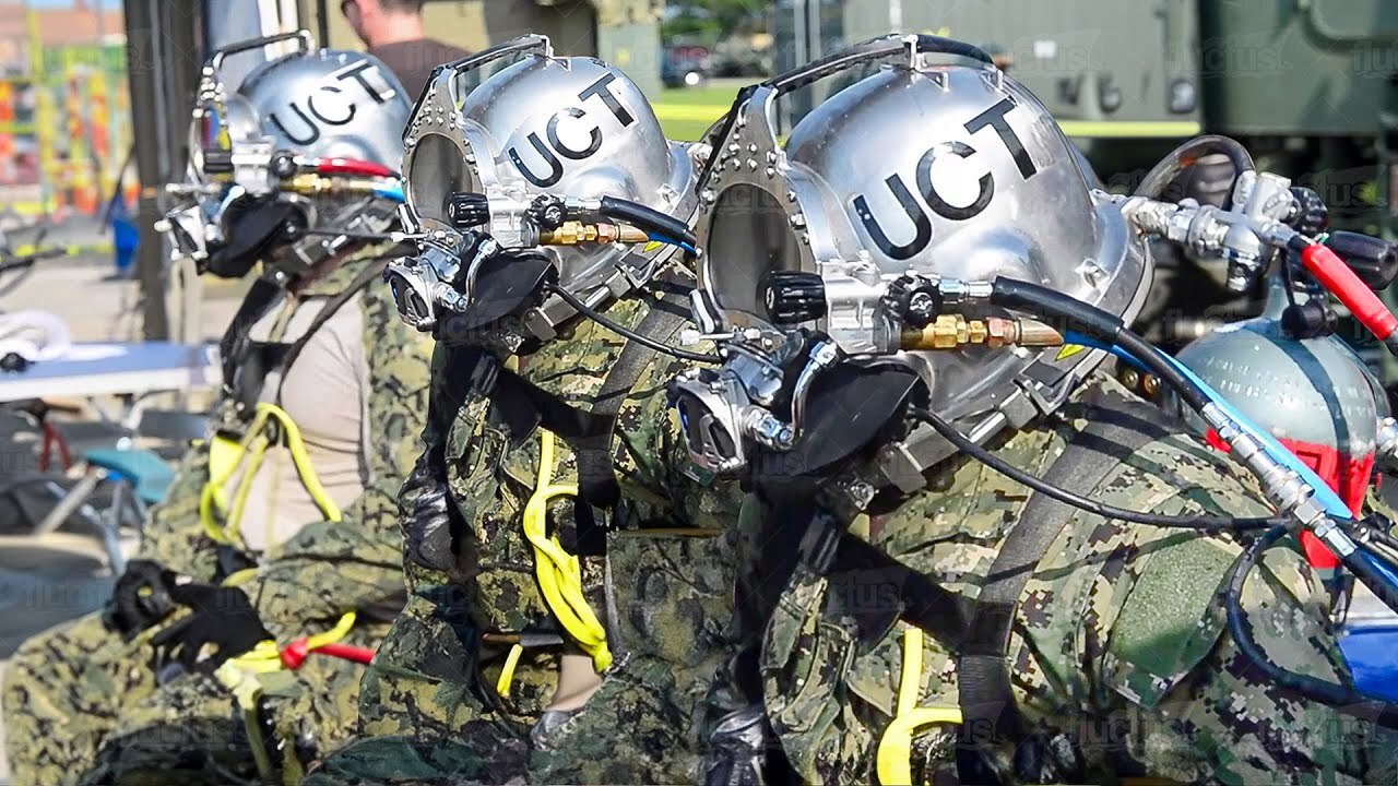 US Navy divers: Life in the depths