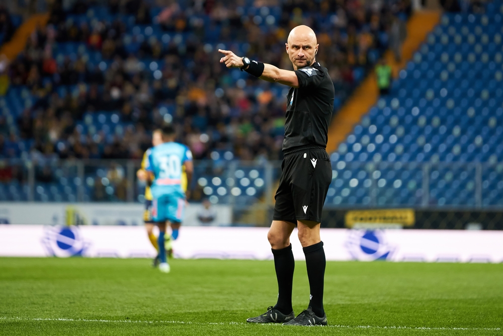 Top 20 Referees with the Most Direct Red Cards in Champions League ...