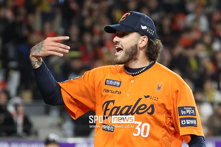 한화 9연승+단독 1위 이끈 157km 슈퍼에이스, KBO 월간 MVP 수상 영광