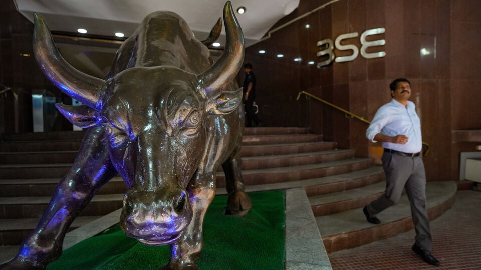 BSE share price surges 9% this week. Can it bring in more returns for ...