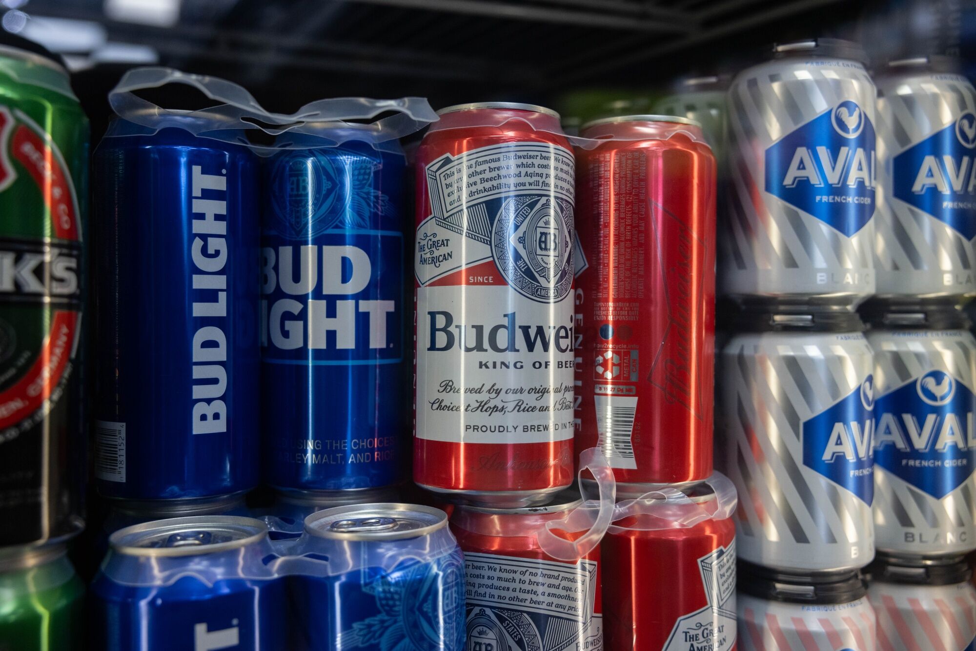 AB InBev Offsets Volume Drop With Higher Premium Beer Sales