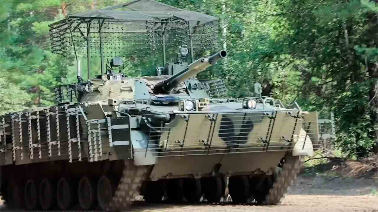 Video: Russia Delivers New BMP-3s with Enhanced Protection Against ...