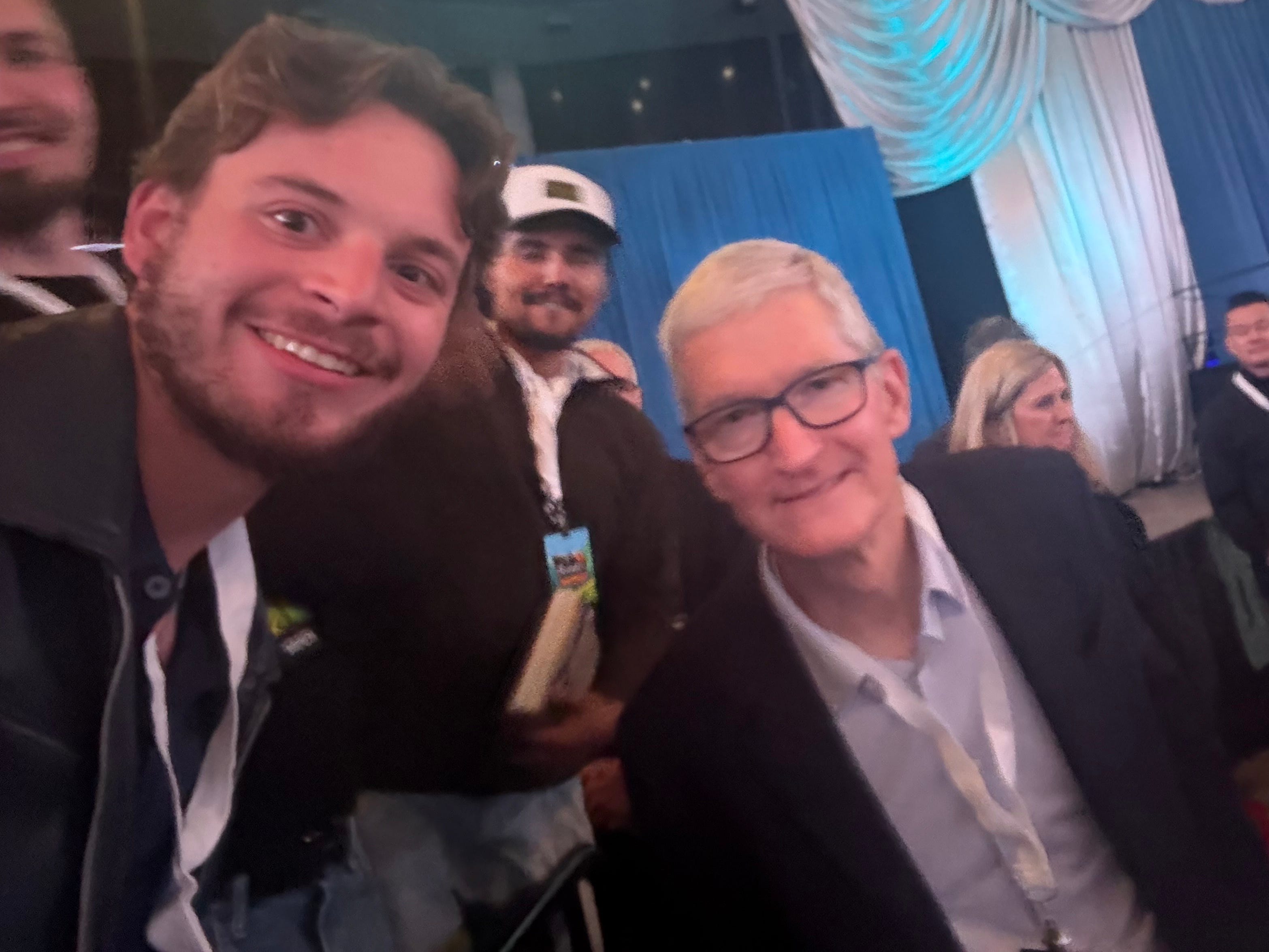 I spent 8 hours in the cold to see Warren Buffett speak. I witnessed ...