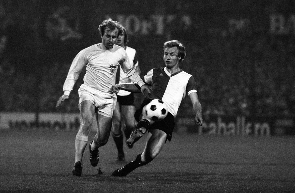 Feyenoord-legende Van Daele (77), iconisch van zijn brilletje en ...