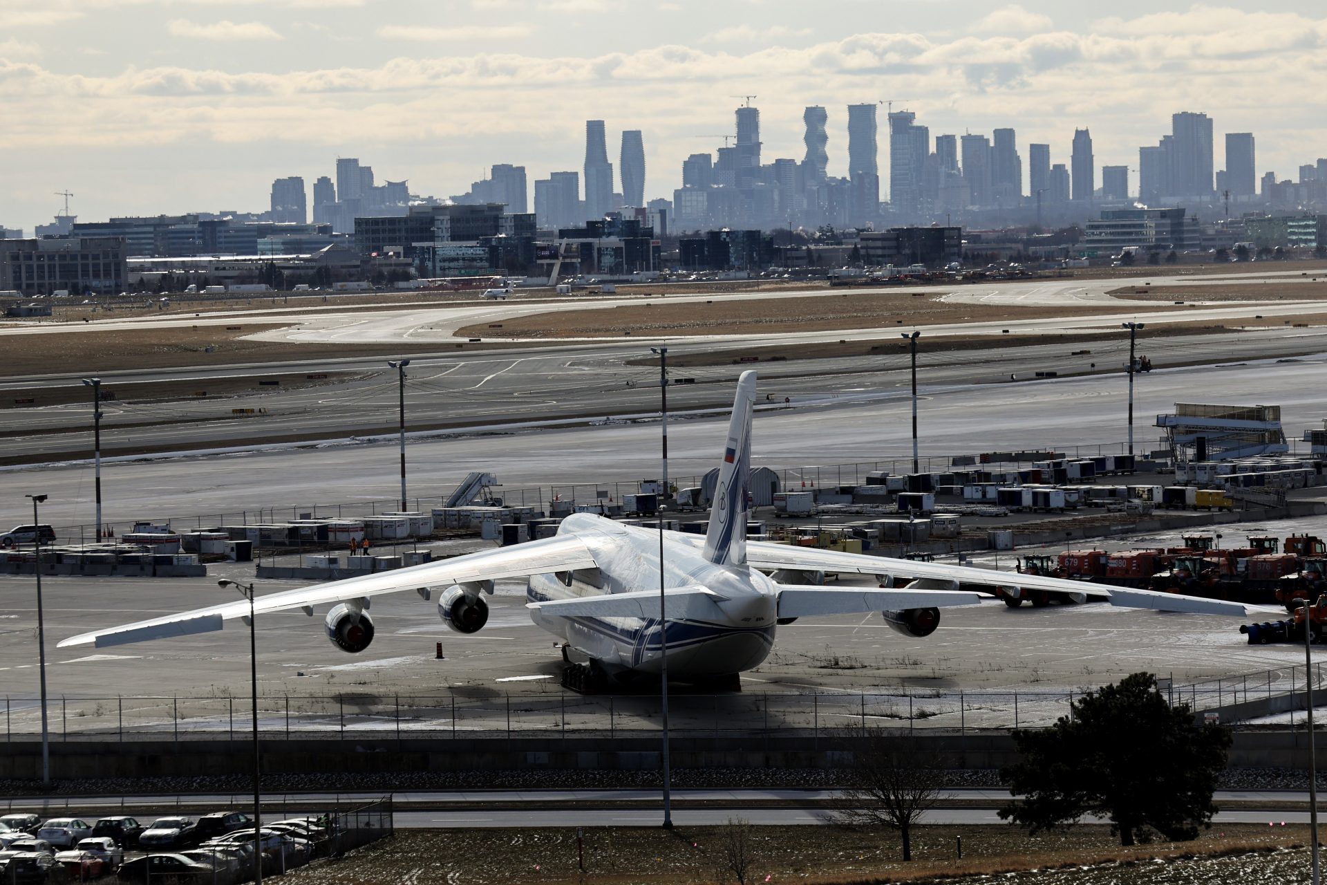 Angering Moscow: Canada plans to transfer a confiscated Russian plane ...