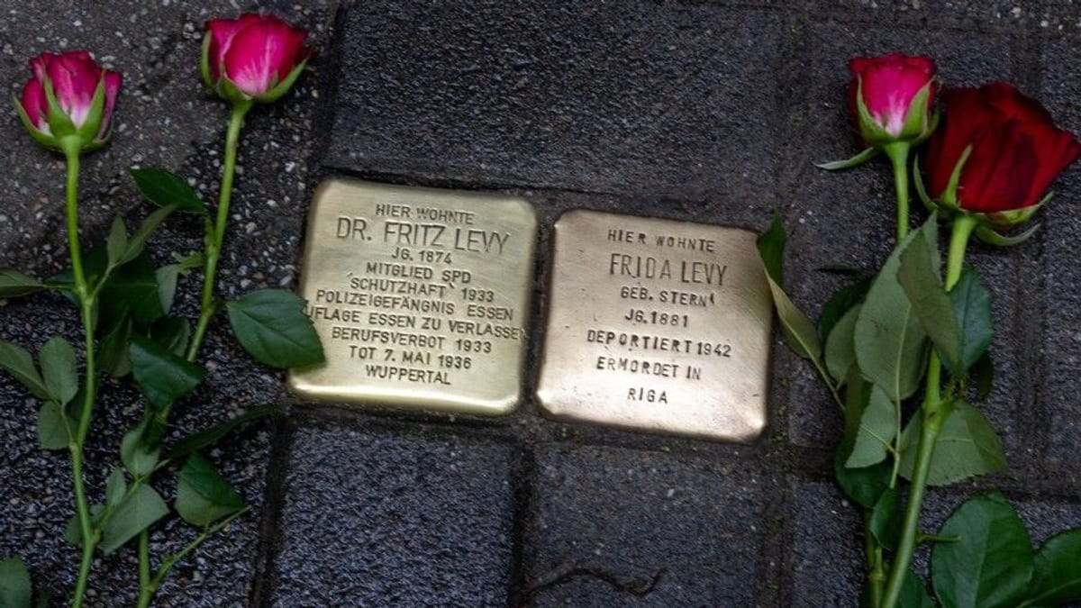 Essen: Dr. Fritz Levy mit Stolperstein geehrt