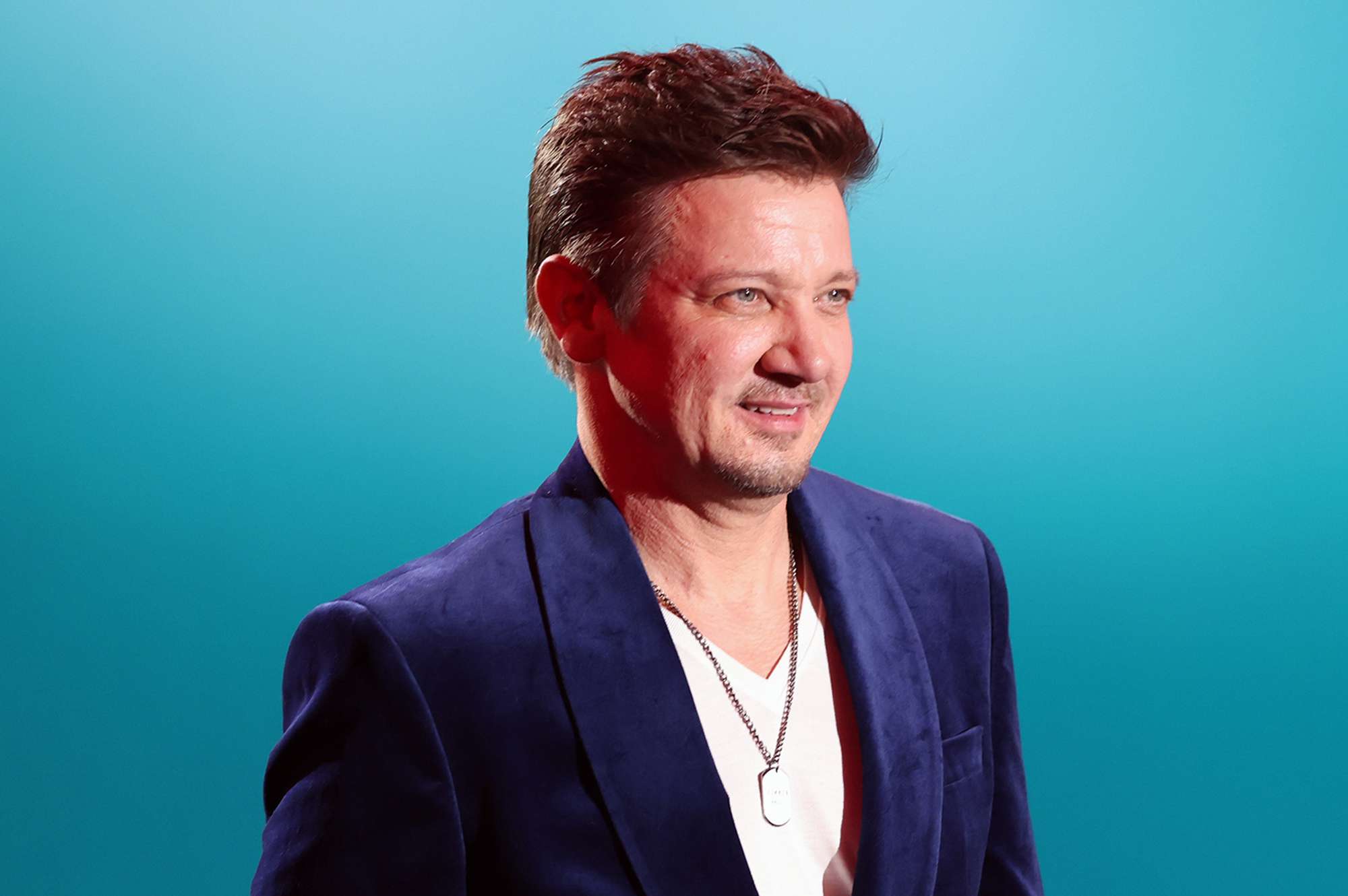Jeremy Renner Says TSA Agents Have to Help Him Go Through Airport ...