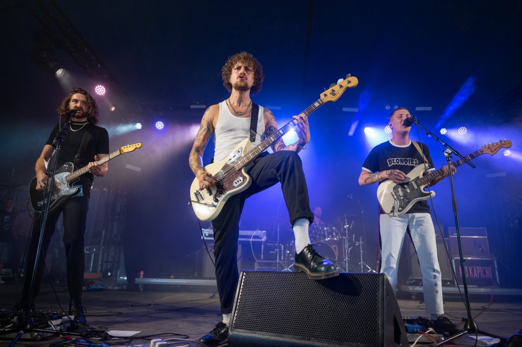 Brit rock band loses two members after they quit the group