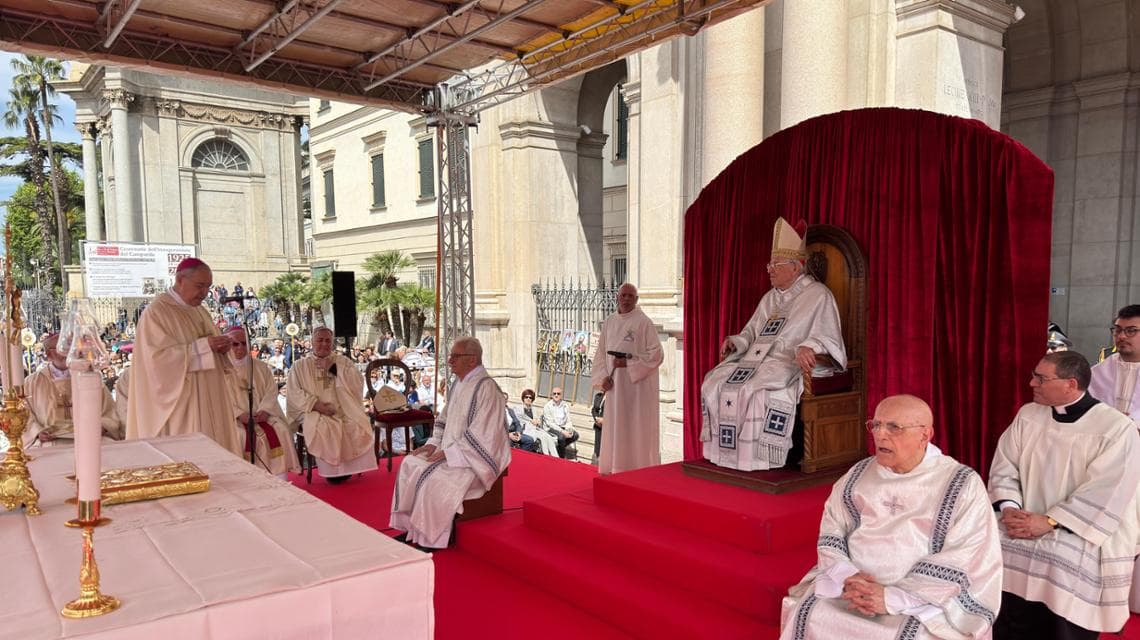 Il cardinale Re al duomo di Pompei: “Il mondo aspetta il nuovo Papa ...