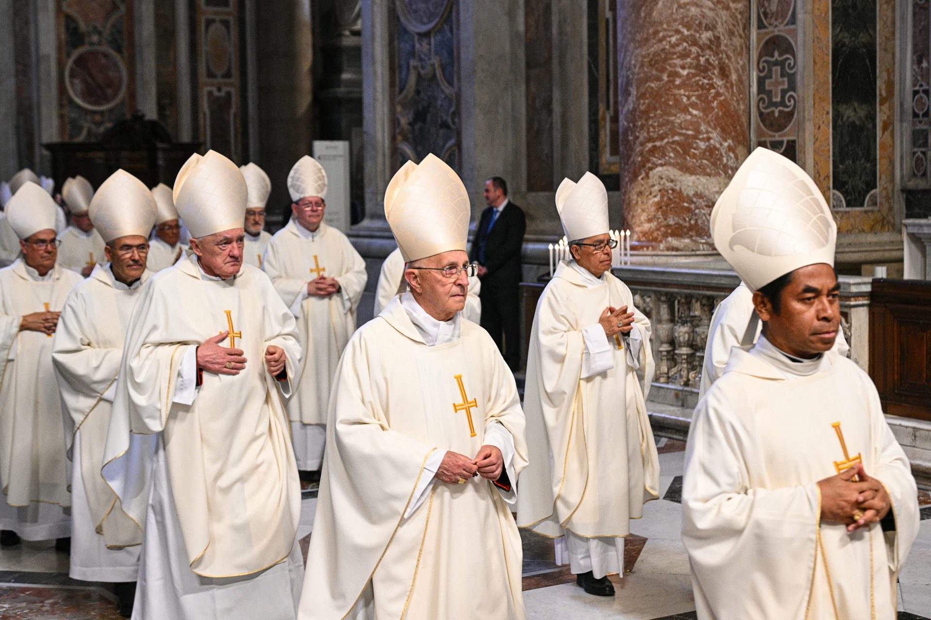 Guía de estilo para el nuevo Papa: historia de moda vaticana