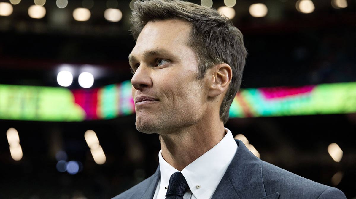 How many QBs is 48-year-old Tom Brady better than right now? Gronk ...