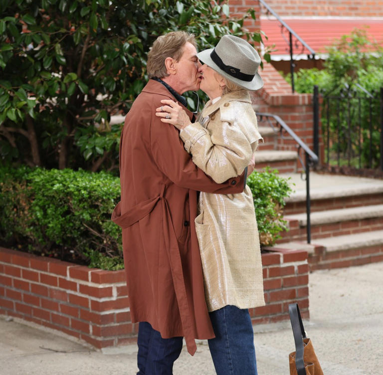 Meryl Streep and Martin Short passionately make out on ‘Only Murders in ...