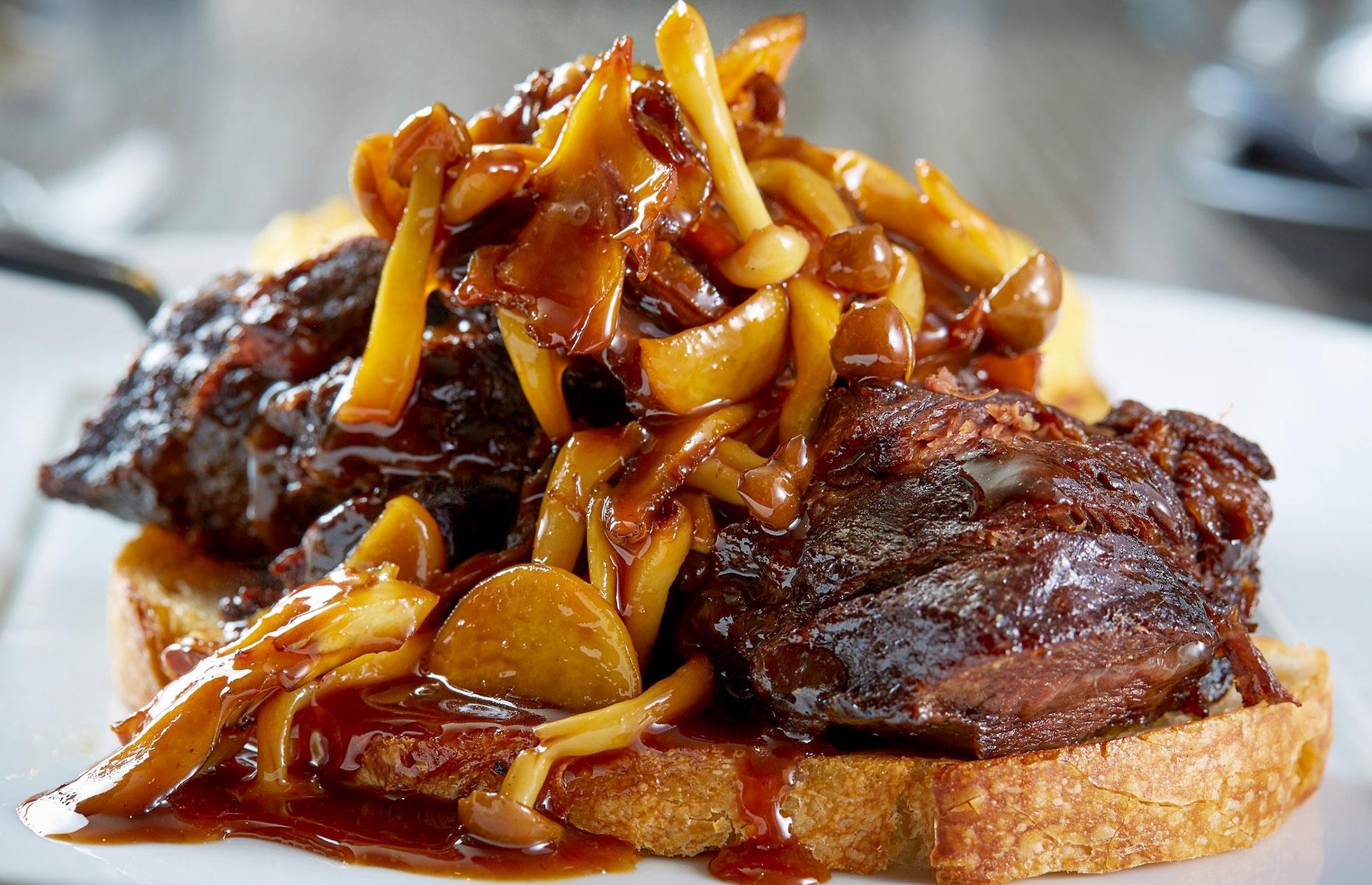 America's 20 Most Iconic Steakhouses For The Ultimate Meal