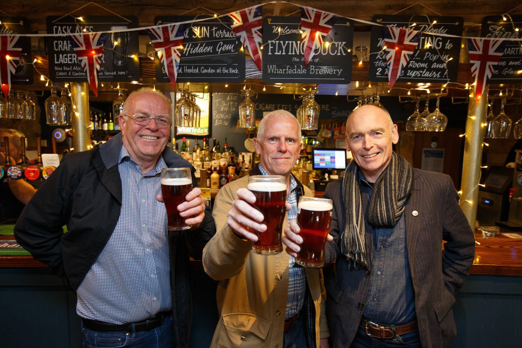 Yorkshire pub sells pints & fish and chips at 1945 prices to celebrate ...