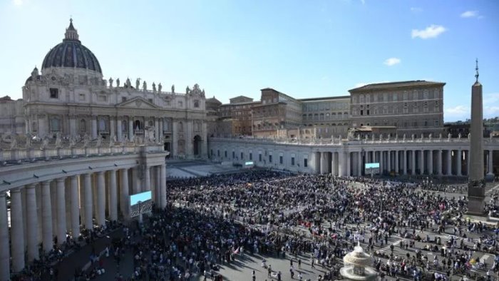 Fumata bianca in Vaticano: eletto il nuovo Papa