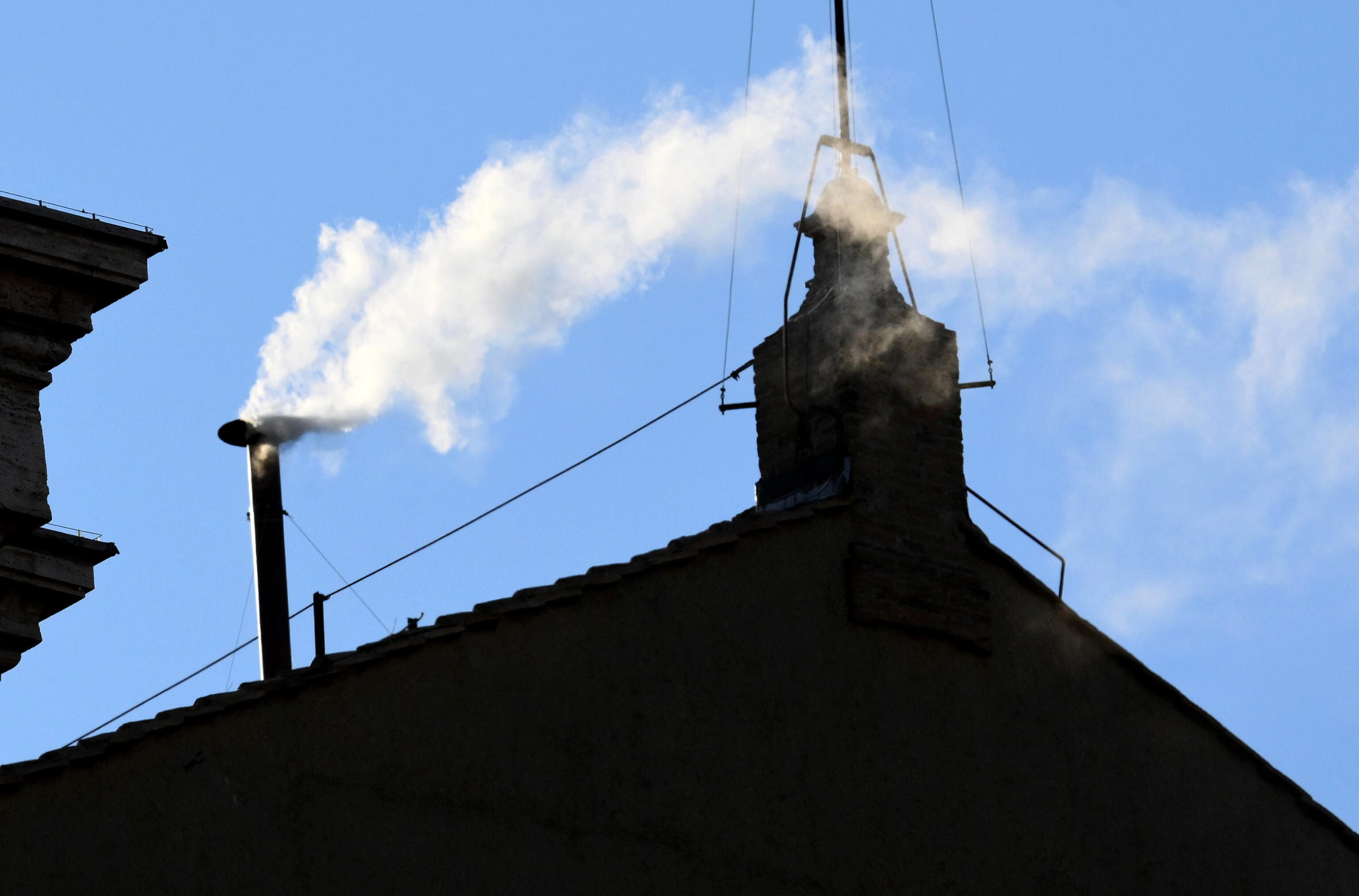 Biały dym nad Watykanem. Wybrano papieża