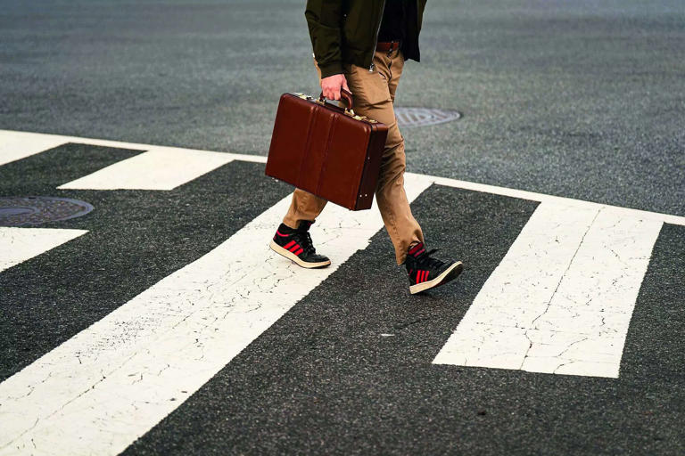 US weekly jobless claims fall more than expected