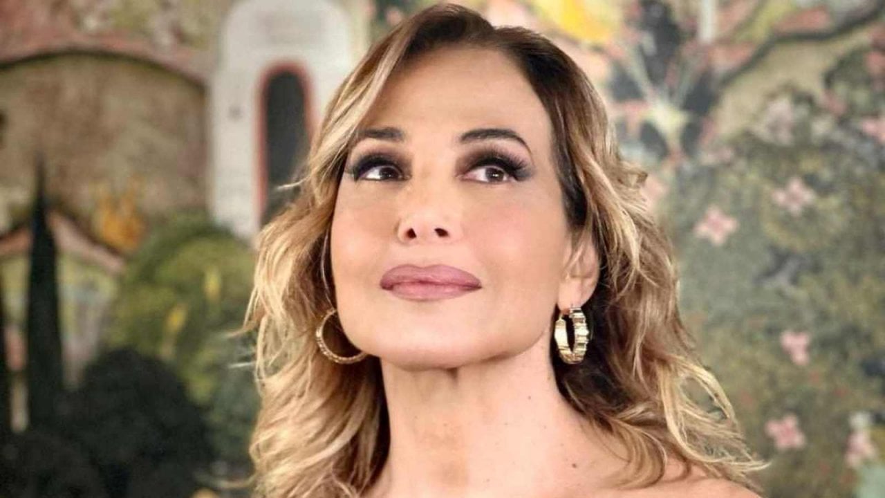 Barbara D'Urso torna su Canale 5: Striscia la Notizia le dedica un ...