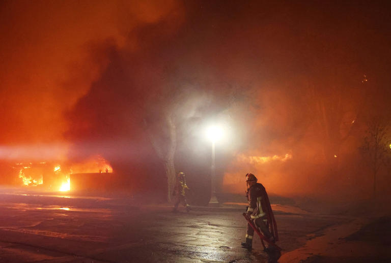 Transmission tower in Eaton Canyon removed by SoCal Edison