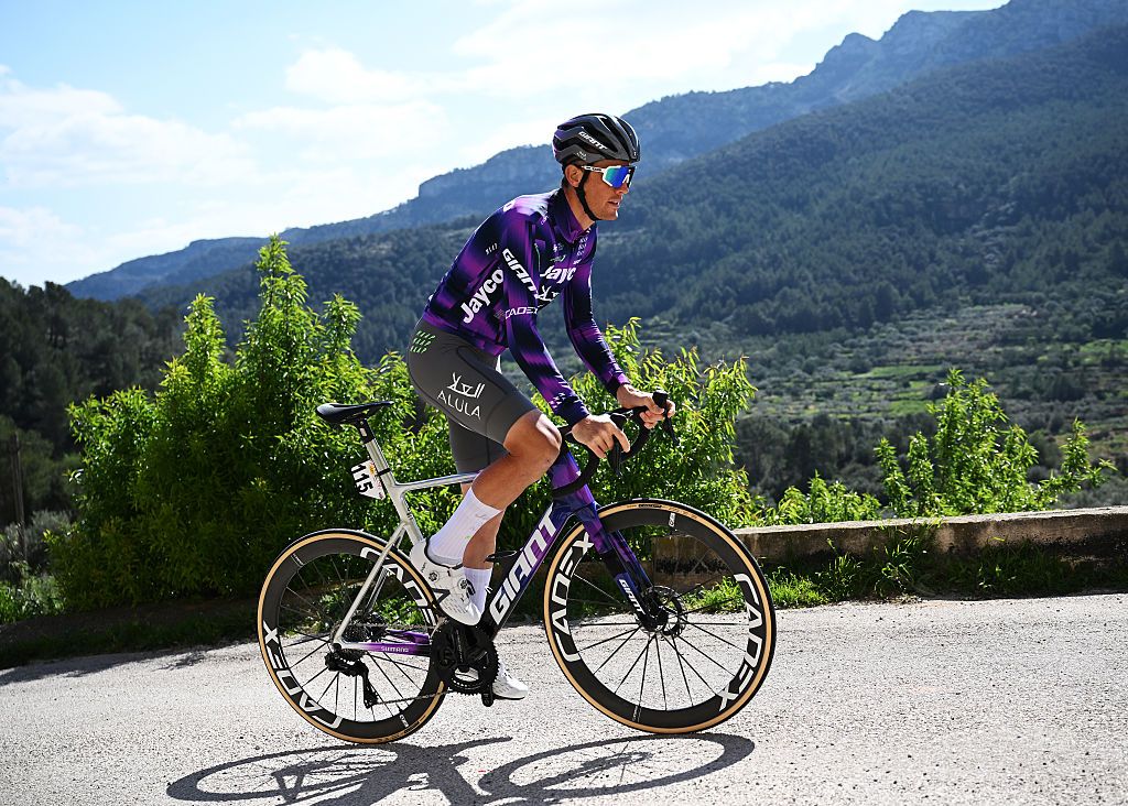 How to become a better climber on the bike