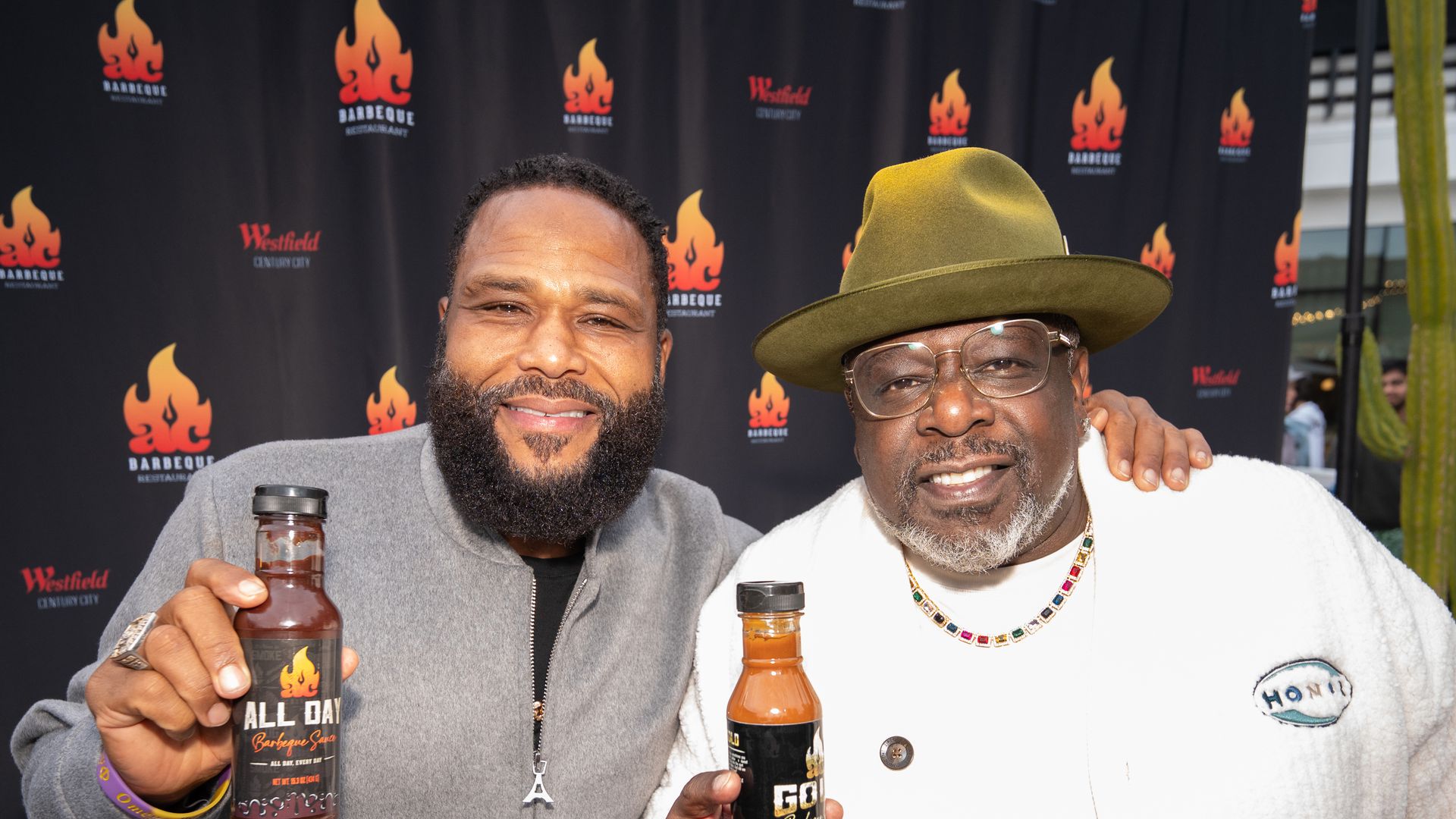 Anthony Anderson and Cedric the Entertainer Open a Splashy New Barbecue ...