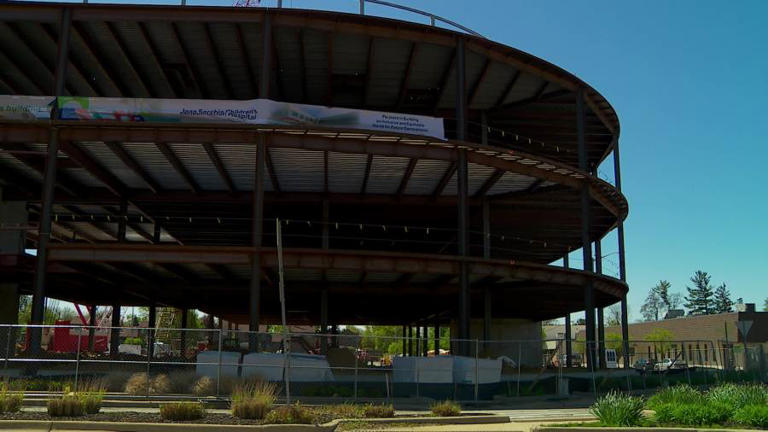 New children’s rehab hospital in Grand Rapids topped off
