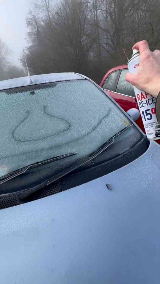 Graffiti artist uses defrost to make art on car windows