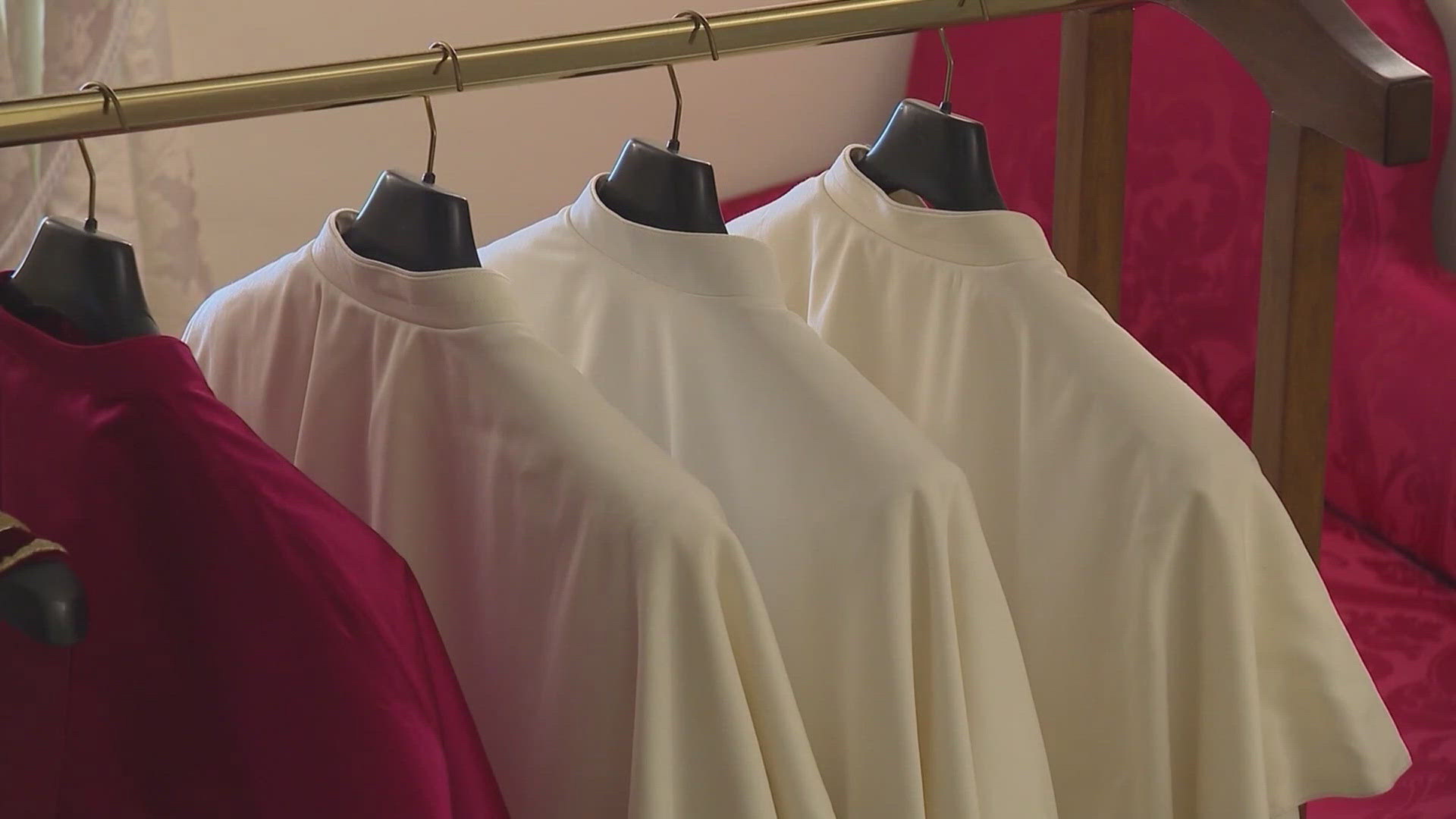 Italian family designs and creates pope's wardrobe