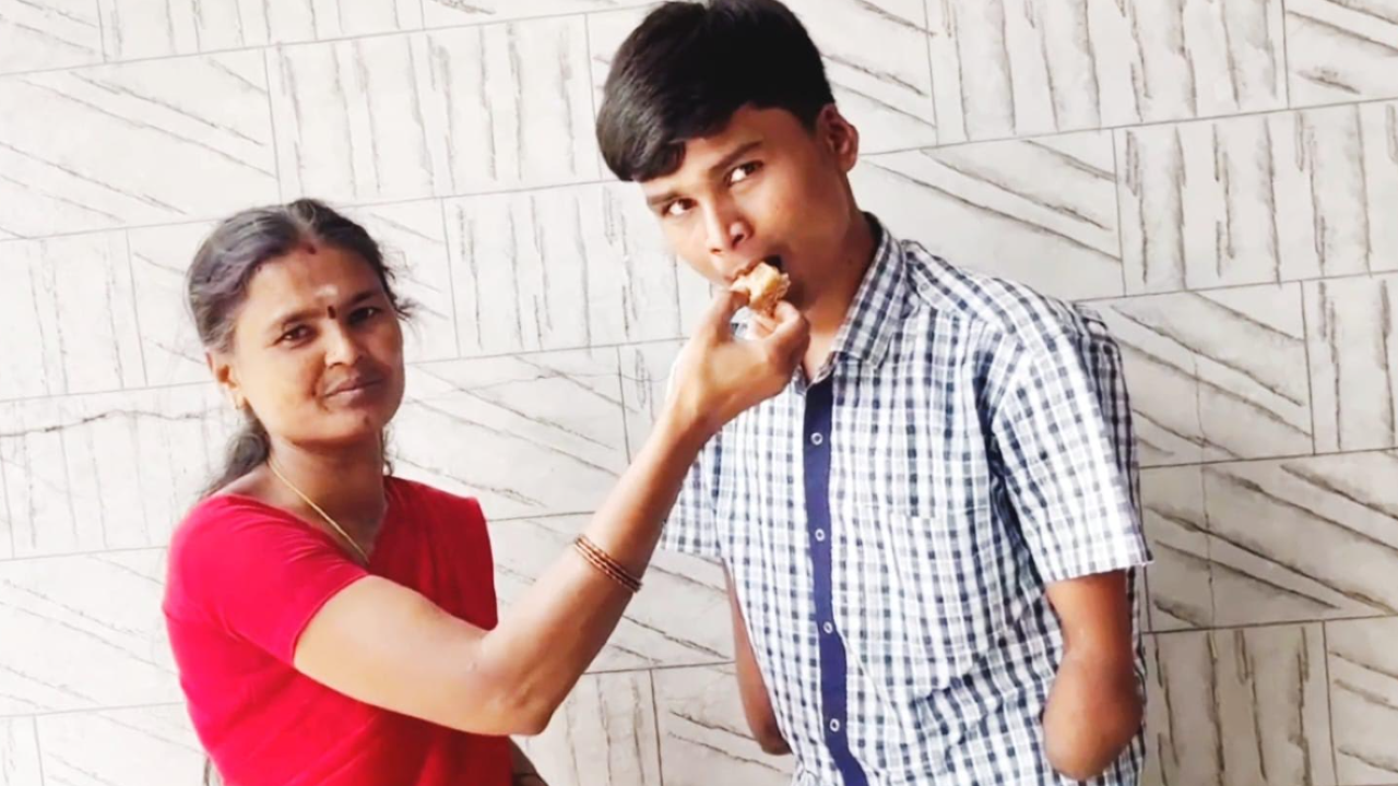 'Kaneer vendam thambi': Stalin promises to facilitate hand transplant ...