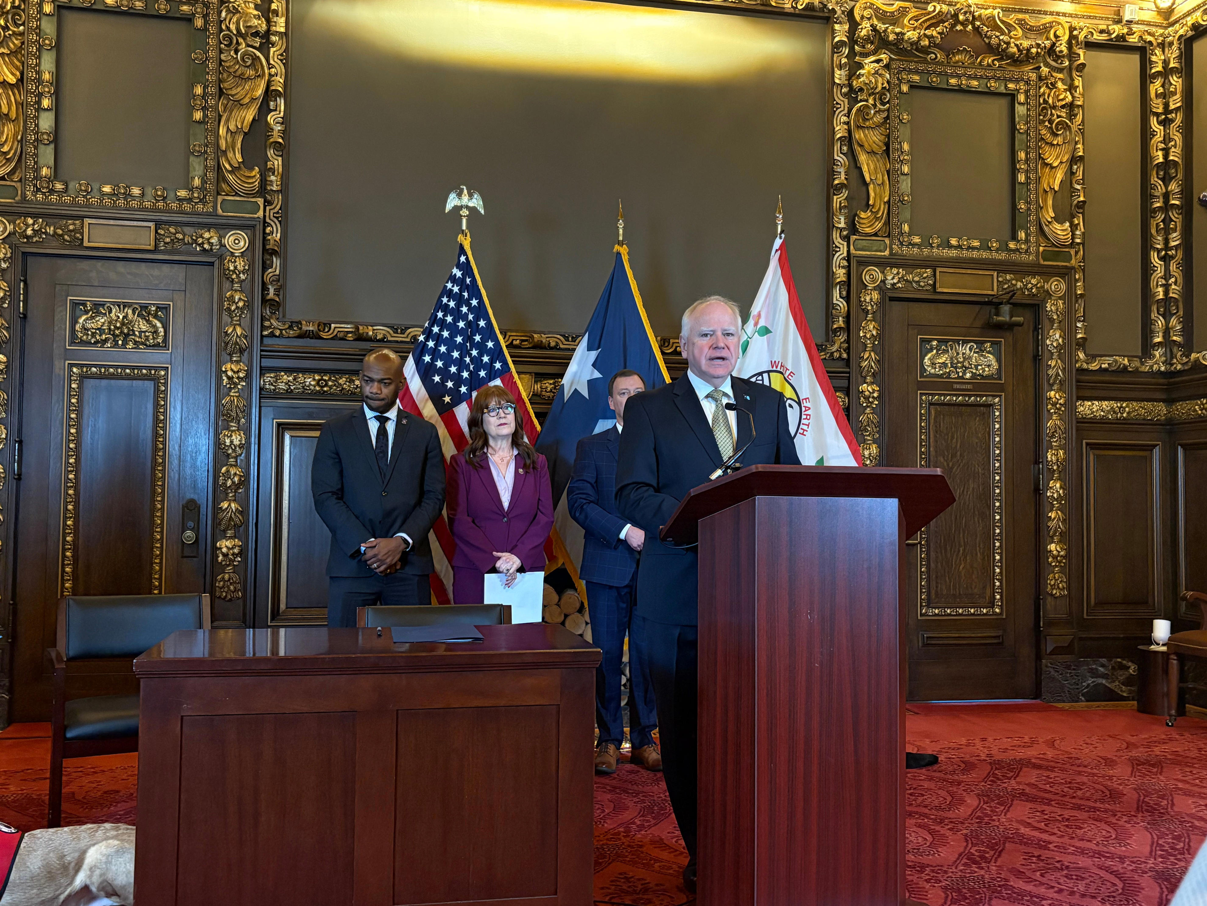 Trump, Walz speak as Minnesota CEOs & police union call for deesculation