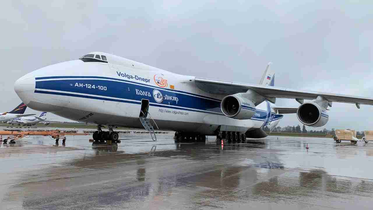 Canada to Transfer Russian Cargo Plane An-124 to Ukraine After Seizure ...