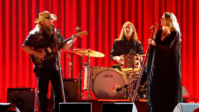 Chris Stapleton Serenades Wife Morgane Stapleton With Romantic Ballad