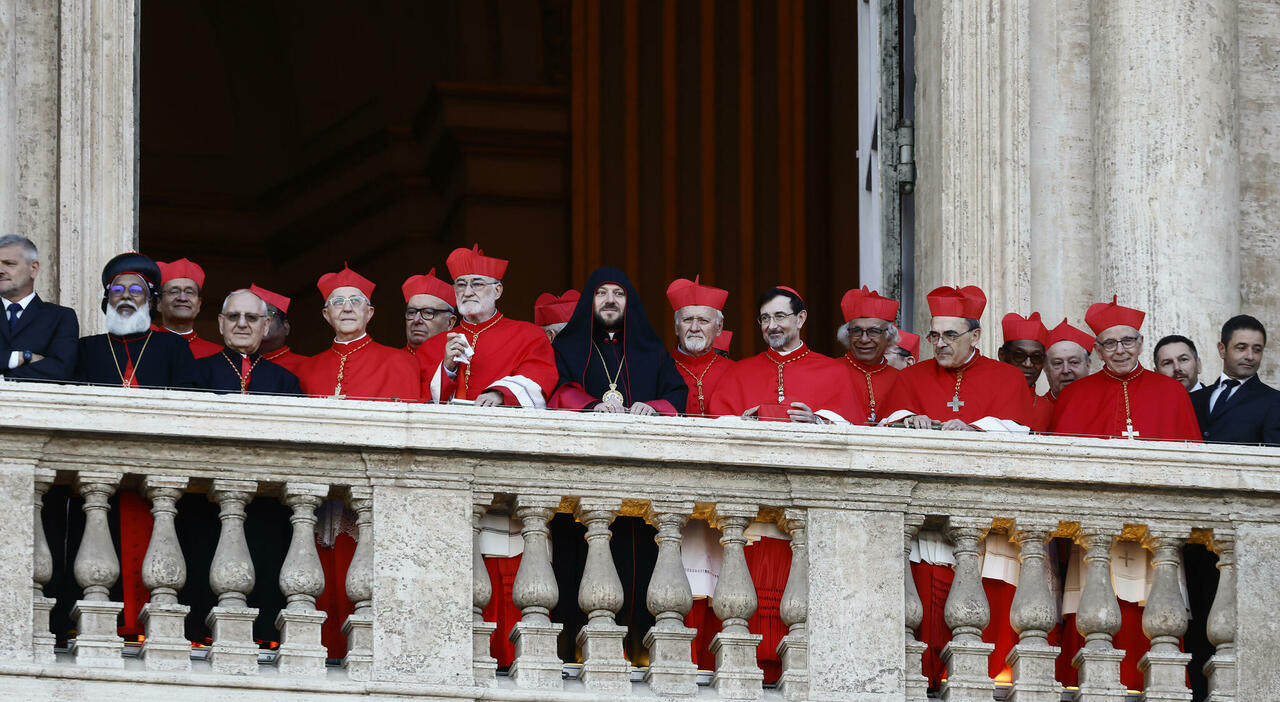 Sulla loggia di San Pietro accanto a Prevost anche Parolin e Puljić