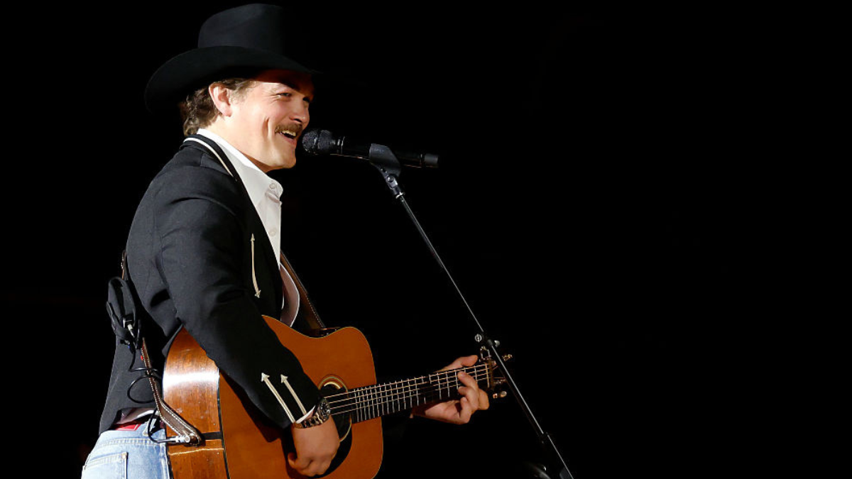 Watch Zach Top Steal The Spotlight With Emotional ACM Awards Performance