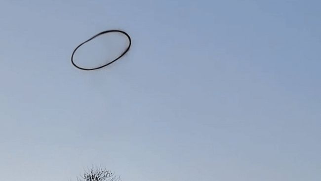 Man Spots Unidentified Black Ring in Sky and Says He's 'Never Seen ...