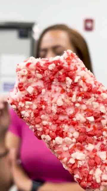 This hyper realistic Popsicle cake also tastes very similar to the real ...