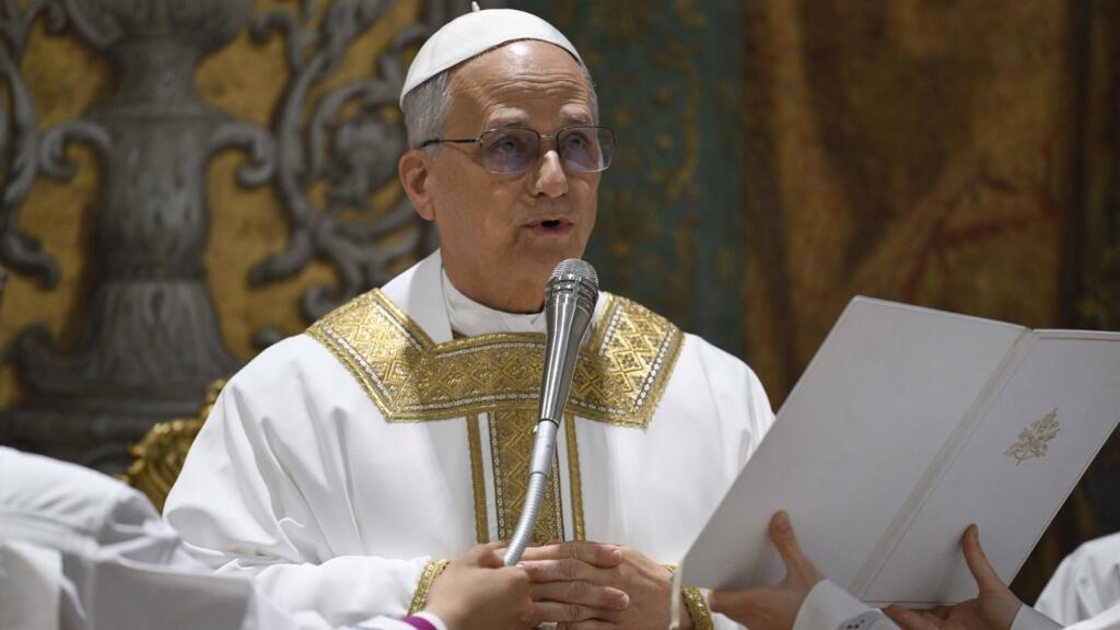 En su primera misa, León XIV denuncia el declive de la fe en favor del ...