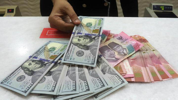 Rupiah ambruk ke level Rp 17.600 per dolar AS