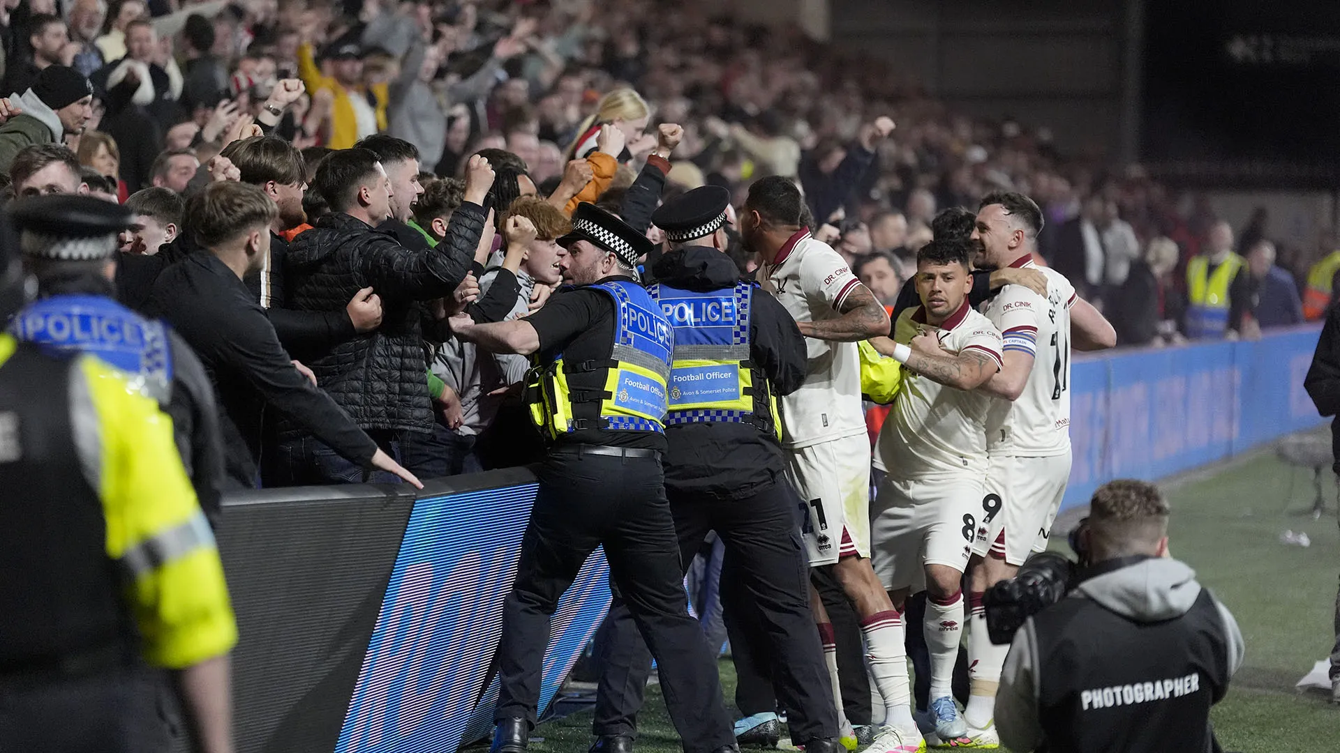 Beinahe-Katastrophe in England: Fotos des großen Schreckens