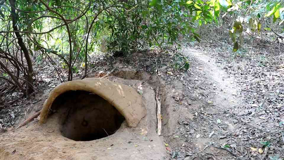 Building a Primitive Mud House Using Grass and Clay