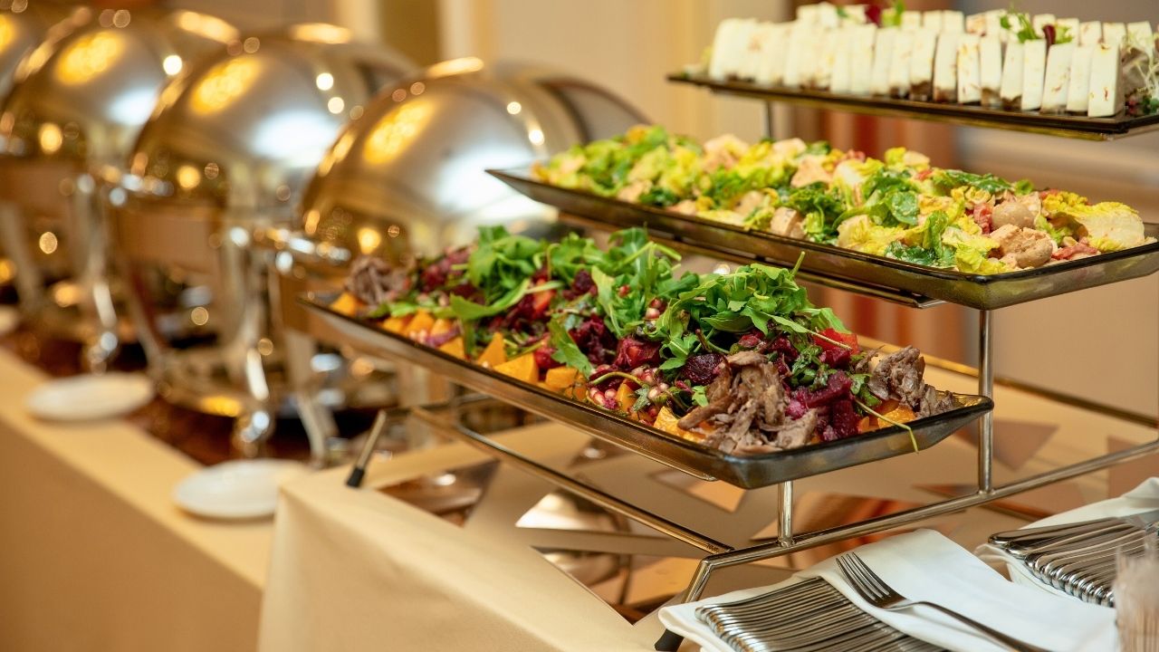 14 Items Chefs Say They'd Never Touch at a Buffet