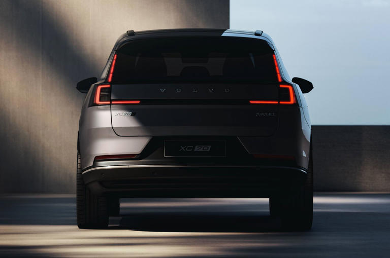 First pictures: Volvo XC70 PHEV offers 112 miles of EV range