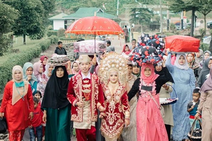 50 Pantun Cinta Minang Sumatera Barat, Orang Sumbar Romantis 'Ka pasa ...