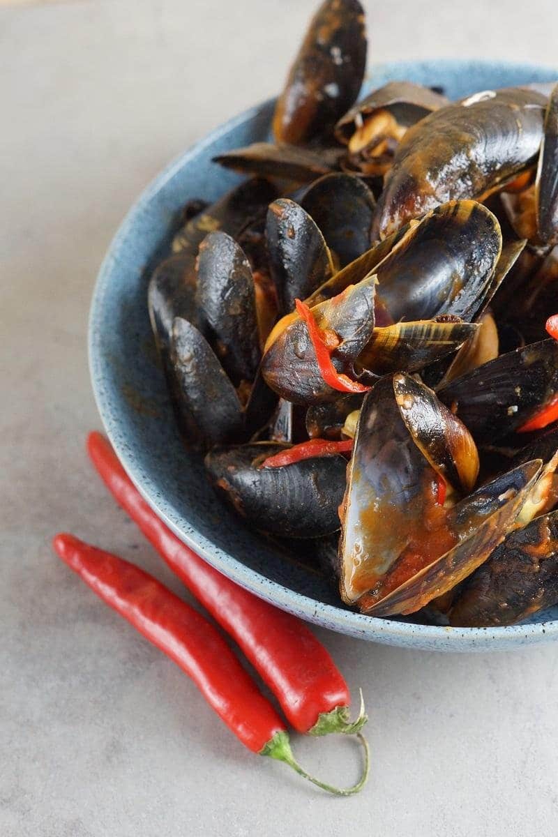 Mussels With Jack Daniel’s, Tomato, And Chili? This Spicy Twist Just Works