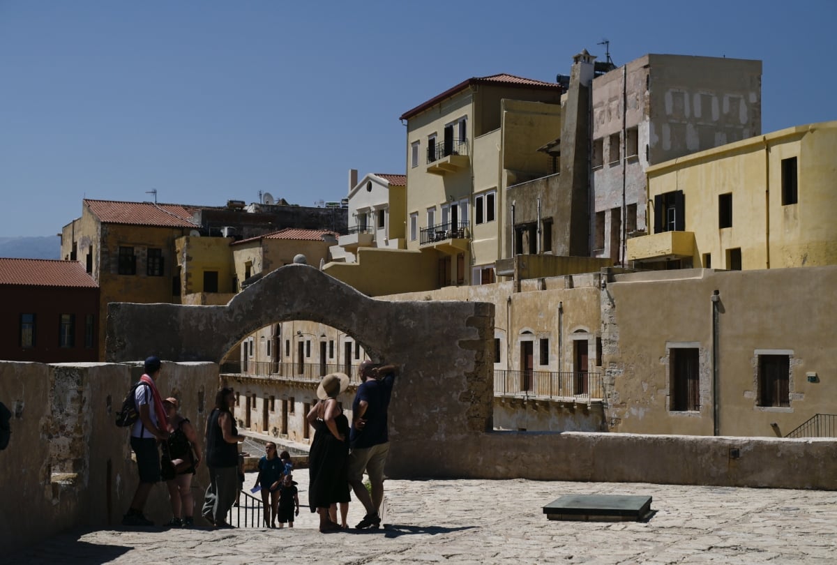 Βίαιο επεισόδιο στην πολεοδομία Χανίων: Άγριο ξύλο με μαδέρι - Θύματα ...