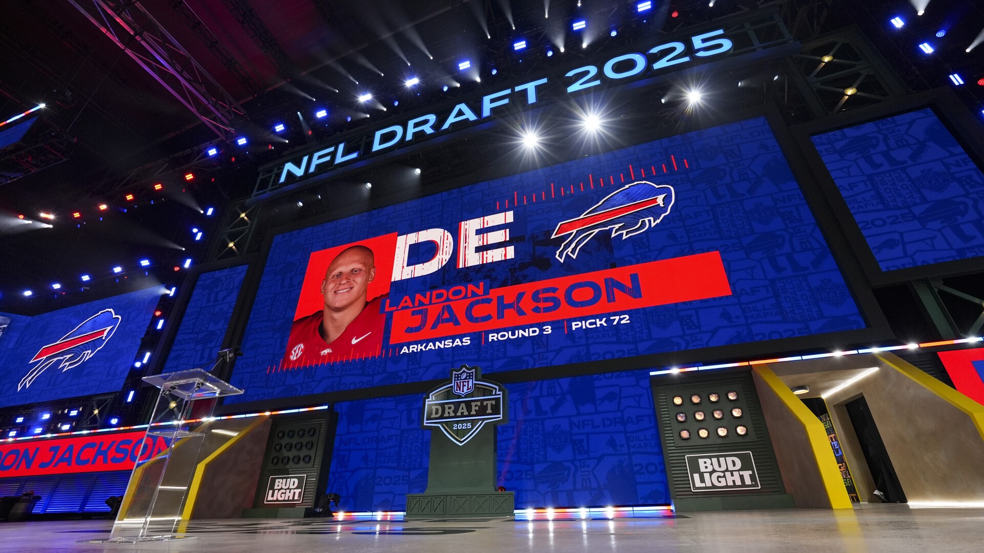 Third-rounder Landon Jackson, five other draft picks sign with Bills